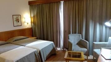 Quarto Duplo ou Twin | Cofre no quarto, Wi-fi grátis