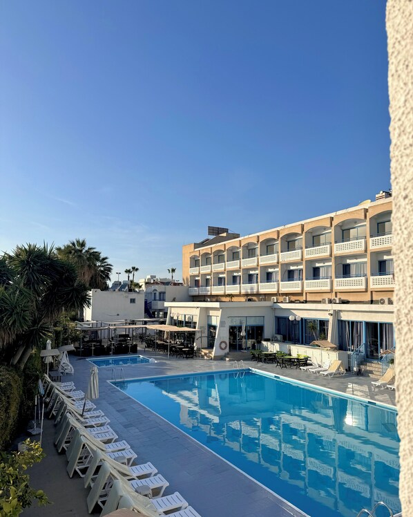 Piscina exterior sazonal 