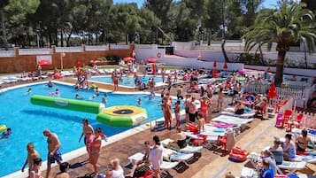 2 piscinas exteriores, espreguiçadeiras