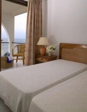 Apartamento standard, 1 quarto | Cofres nos quartos, ferros/tábuas de passar roupa, berços grátis