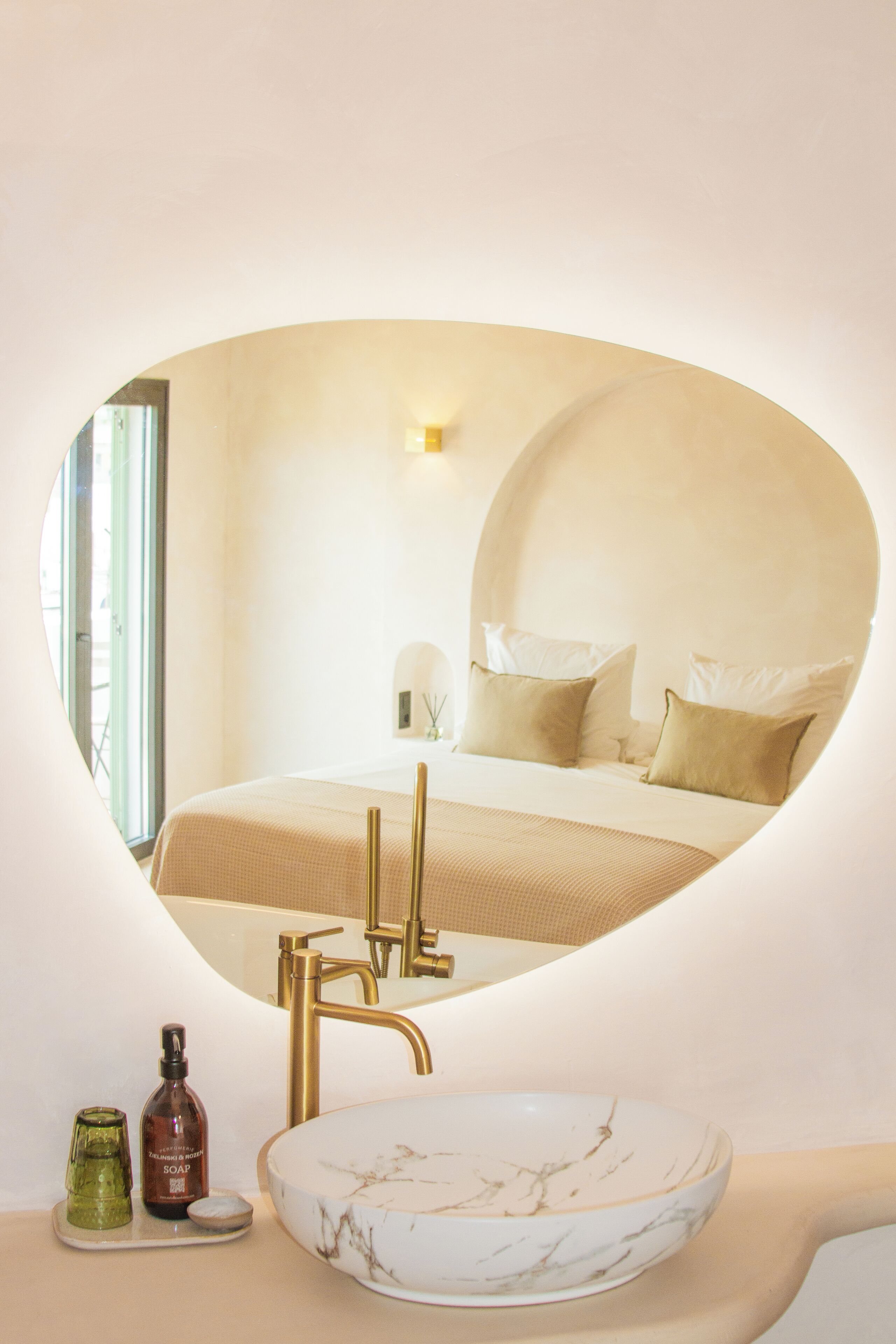 Quarto casal luxo, sacada | Roupas de cama premium, frigobar, individualmente decorados