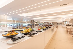 Pequenos-almoços, almoços e jantares servidos 