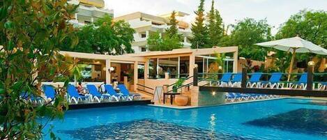 2 piscinas exteriores