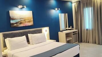 1 quarto, cofre no quarto, secretária, cortinas/cortinados opacos