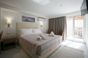 Quarto Duplo Standard, varanda | Minibar, cofre no quarto, secretária, quartos insonorizados