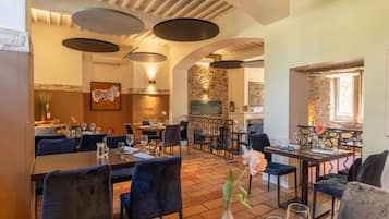 Café da manhã, almoço e jantar