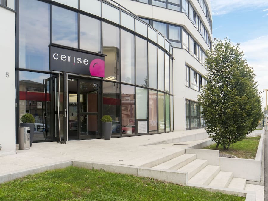 Fachada do alojamento (tarde/noite)