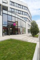 Fachada do alojamento (tarde/noite)