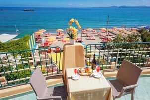 Quarto Duplo, terraço, vista para o mar | Minibar, cofre no quarto, secretária 