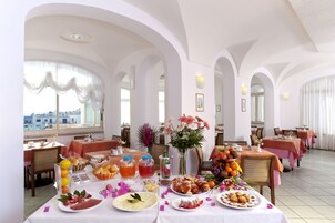 Pequeno-almoço tipo buffet diário incluído 