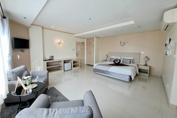 Quarto Duplo Júnior | Secretária, Wi-fi grátis, roupa de cama fornecida