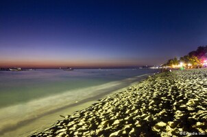 Na praia, praia de areia branca 