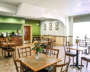 Pequeno-almoço tipo buffet diário incluído