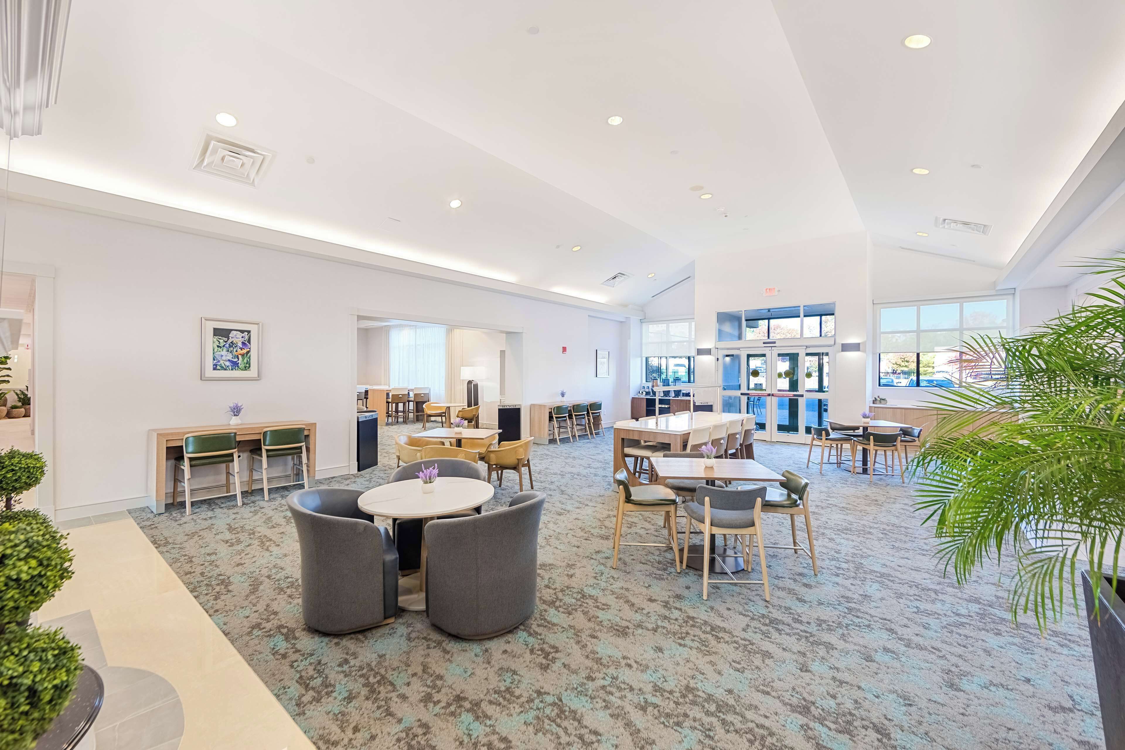 Café da manhã com buffet grátis todos os dias