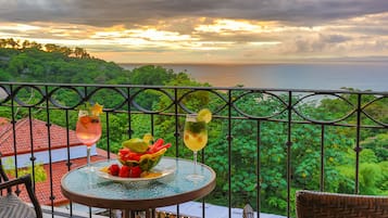 Royal Ocean View | Vista para a praia ou o mar