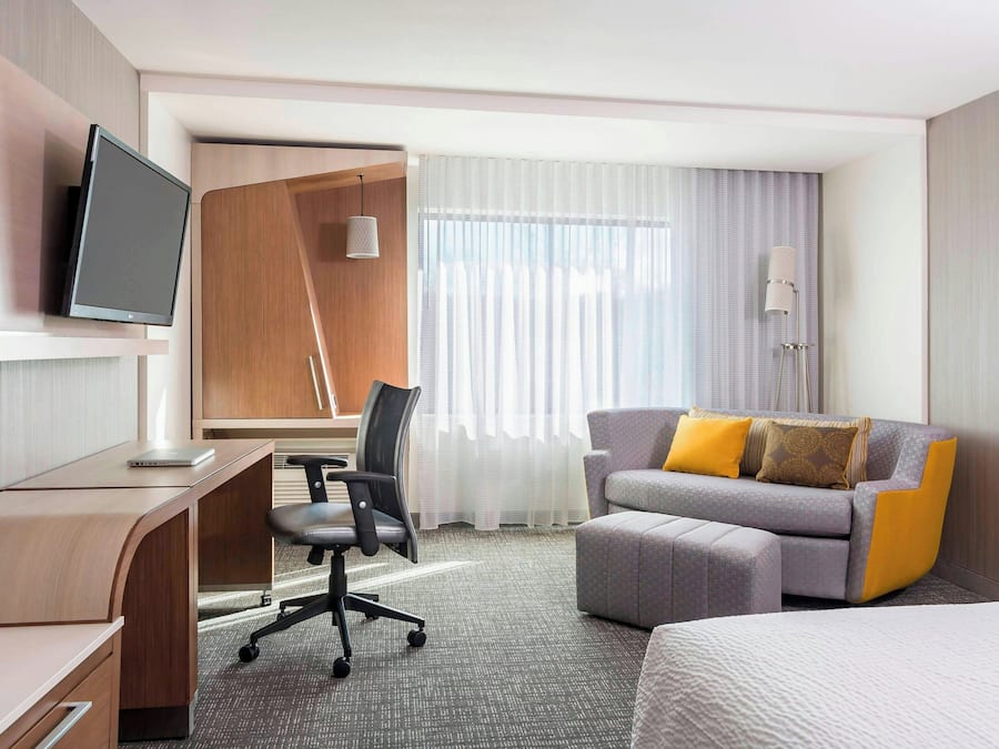 Quarto Standard, 1 cama king-size e sofá-cama | Cofre no quarto, secretária, cortinas/cortinados opacos