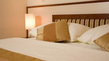 Quarto casal | Roupas de cama premium, frigobar, cofres nos quartos, escrivaninha