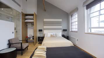 Estúdio Premium, 1 cama de casal | Cofre no quarto, secretária, quartos insonorizados