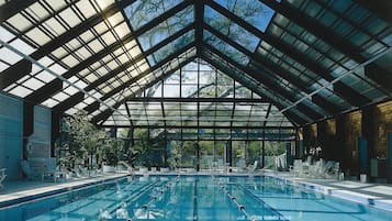 Piscina interior, 2 piscinas exteriores, toldos (sobretaxa)