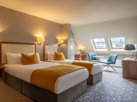 Quarto triplo standard, 1 quarto | Cofres nos quartos, ferros/tábuas de passar roupa, Wi-Fi de cortesia