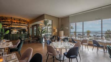 2 restaurantes, pequenos-almoços servidos, cozinha internacional