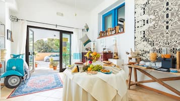 Jantares servidos, cozinha mediterrânica, com vista para o jardim