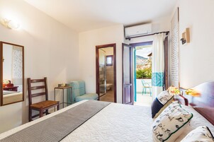 Quarto casal design | Roupas de cama premium, frigobar, cofres nos quartos