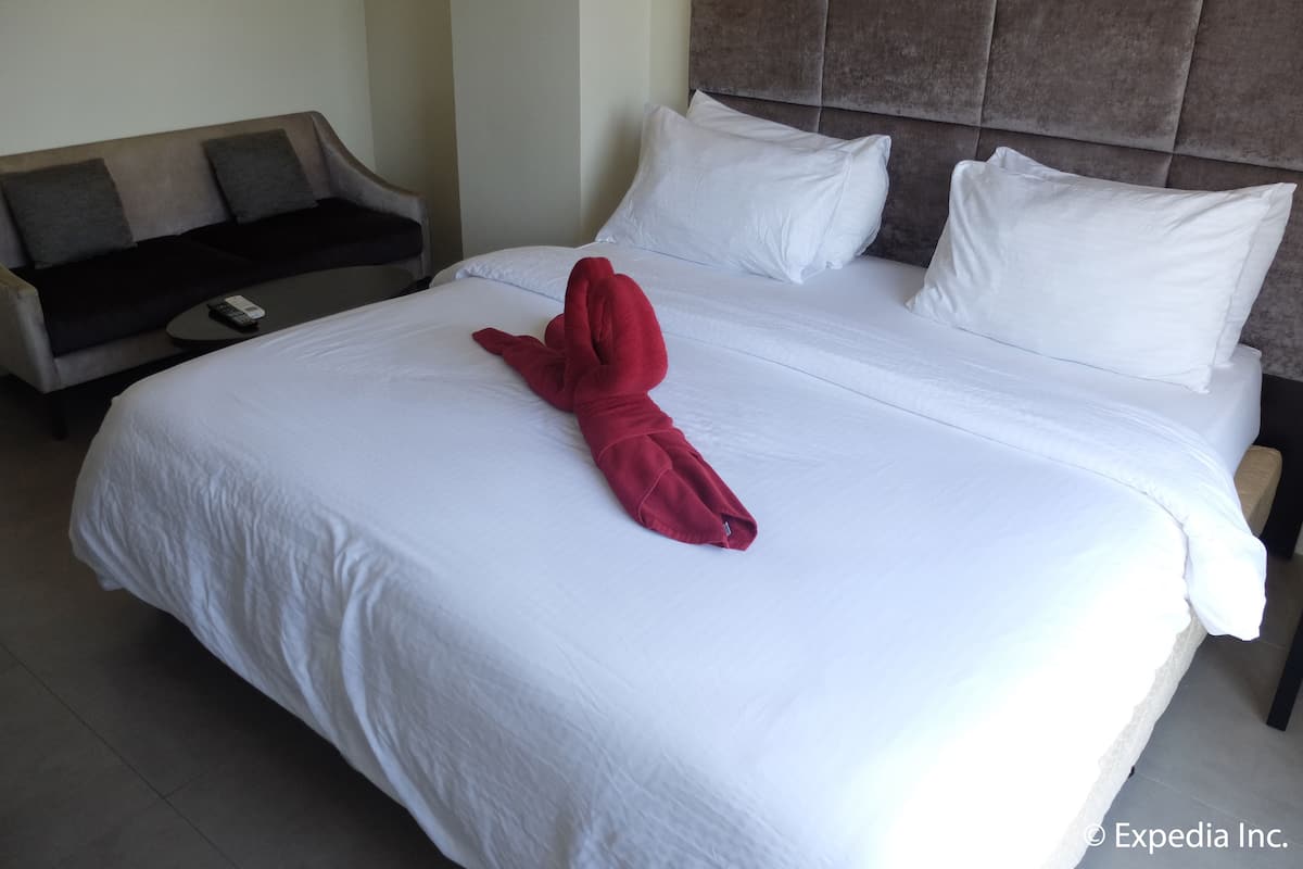 Quarto, varanda (Monte Vista) | Minibar, cofre no quarto, berços/camas para crianças