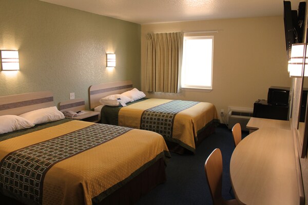 Wine Country Inn - Fredericksburg, TX