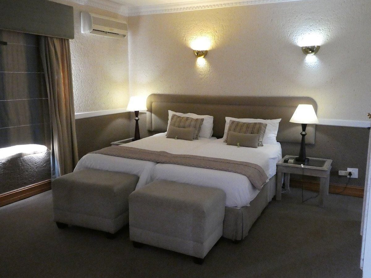 Quarto duplo standard | Cofres nos quartos, individualmente decorados