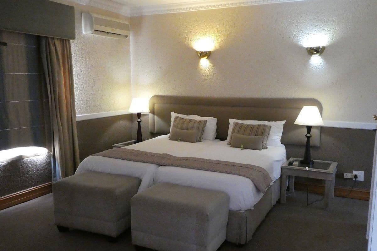 Quarto duplo standard | Cofres nos quartos, individualmente decorados