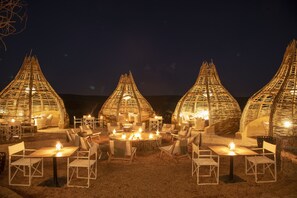 Pequenos-almoços, almoços, jantares servidos, cozinha de fusão 