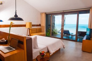 Bungalow, em frente à praia | Minibar, cofre com capacidade para portátil, secretária 