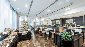 Café da manhã com buffet diário (EUR 24 por pessoa)