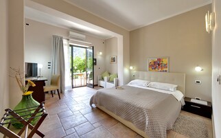 Quarto superior | Roupas de cama premium, edredons de pluma, cofres nos quartos