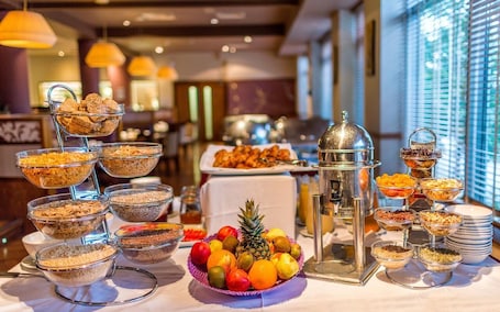 Pequeno-almoço completo diário (11.95 EUR por pessoa) . The Killeshin Hotel