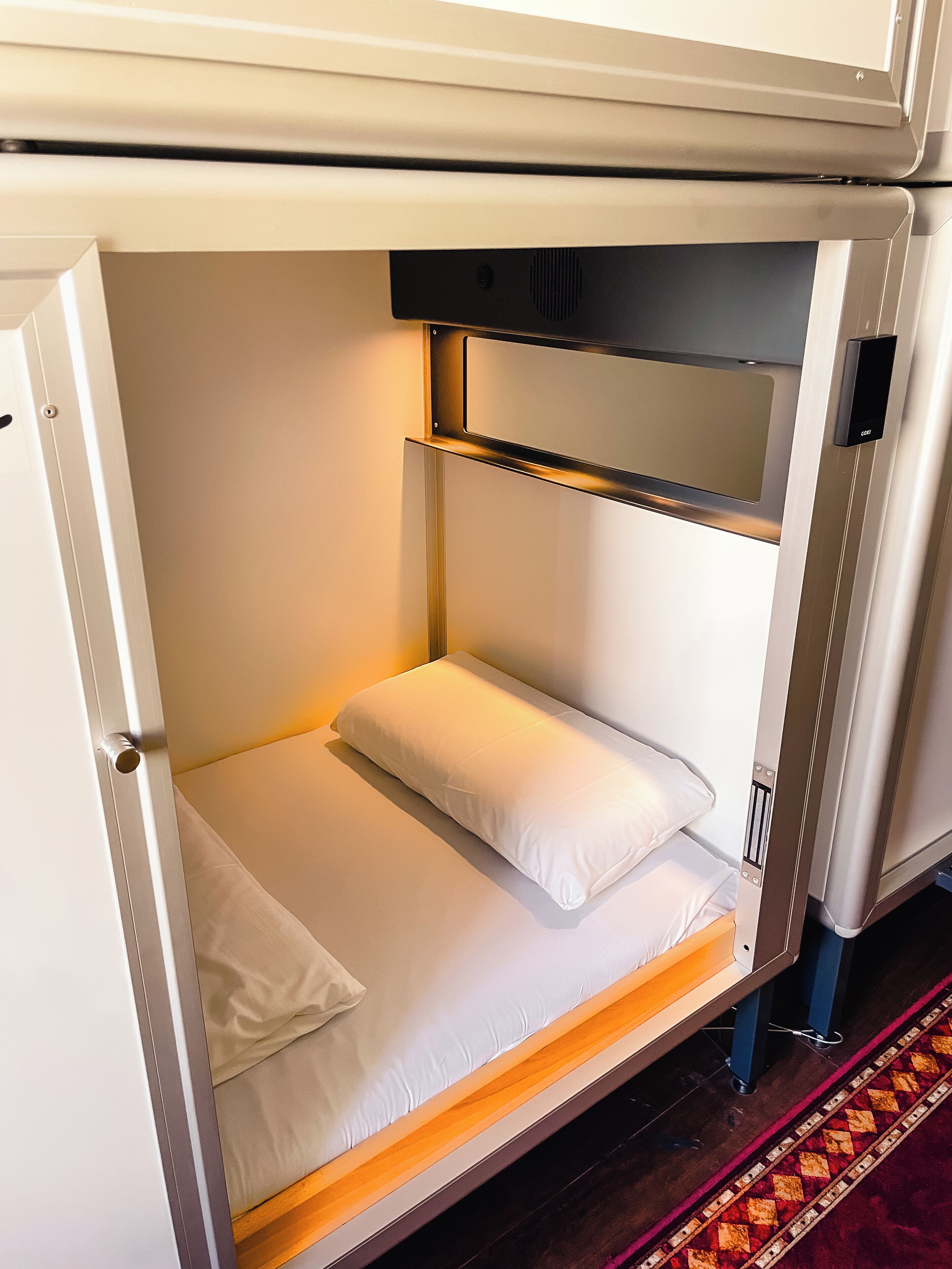 Single bed in a private Capsule(1 pax) | Ferro/tábua de engomar, Wi-fi grátis, roupa de cama fornecida 