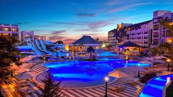 9 piscinas externas, guarda-sóis, espreguiçadeiras