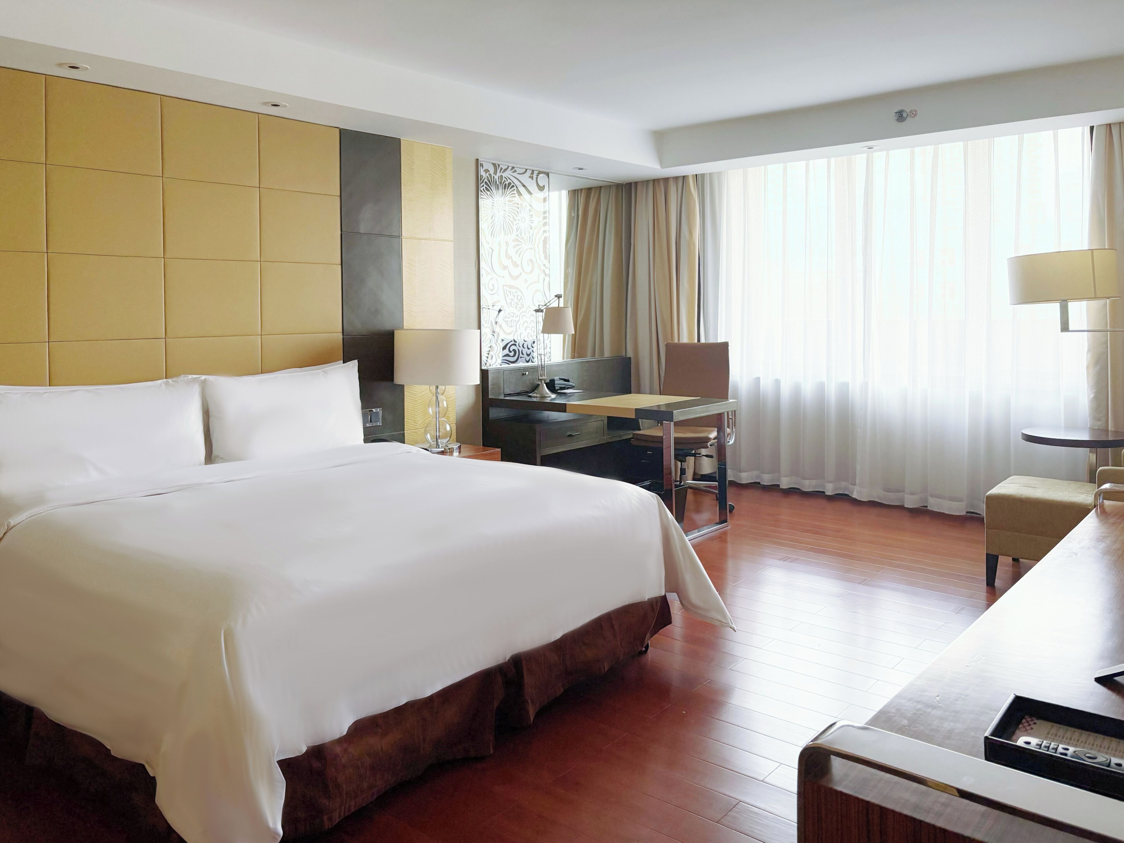 Suite, 3 quartos, não fumadores | Roupa de alta qualidade, cofre com capacidade para portátil, secretária 