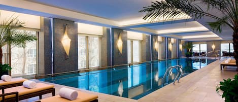 Piscina interior, da(s) 6:00 à(s) 22:00, nadadores-salvadores no local