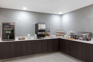 Café da manhã para viagem grátis todos os dias