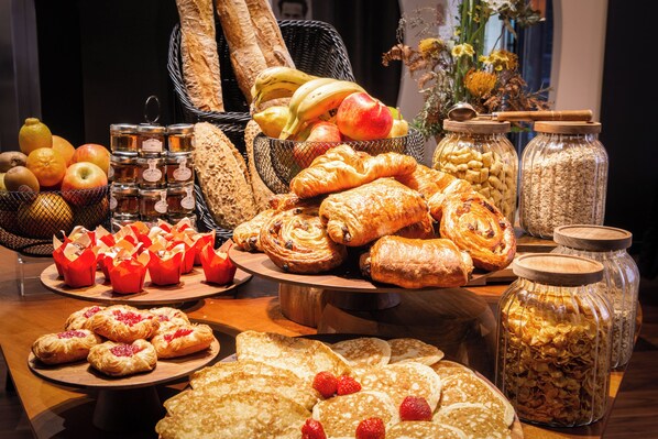 Pequeno-almoço tipo buffet diário mediante uma taxa 