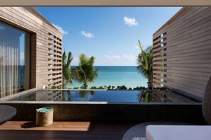 Oceanfront Balcony Pool Suite | Roupa de alta qualidade, edredões de penas, minibar 