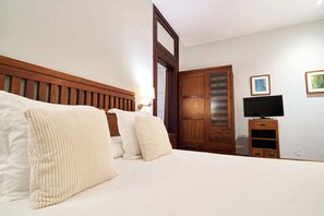 Quarto Superior, vista para a montanha | Cofre no quarto, secretária, ferro/tábua de engomar, Wi-fi grátis 