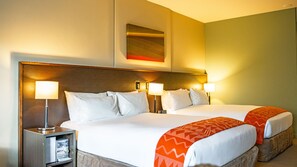 Quarto luxo, 2 camas Queen | Cofres nos quartos, escrivaninha, ferros/tábuas de passar roupa