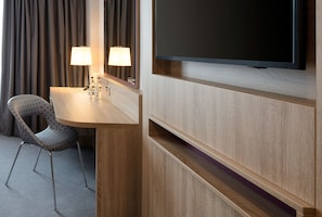 Secretária, berços/camas para crianças grátis