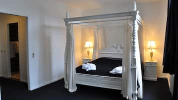 Quarto standard | Individualmente decorados, individualmente mobiliados, escrivaninha