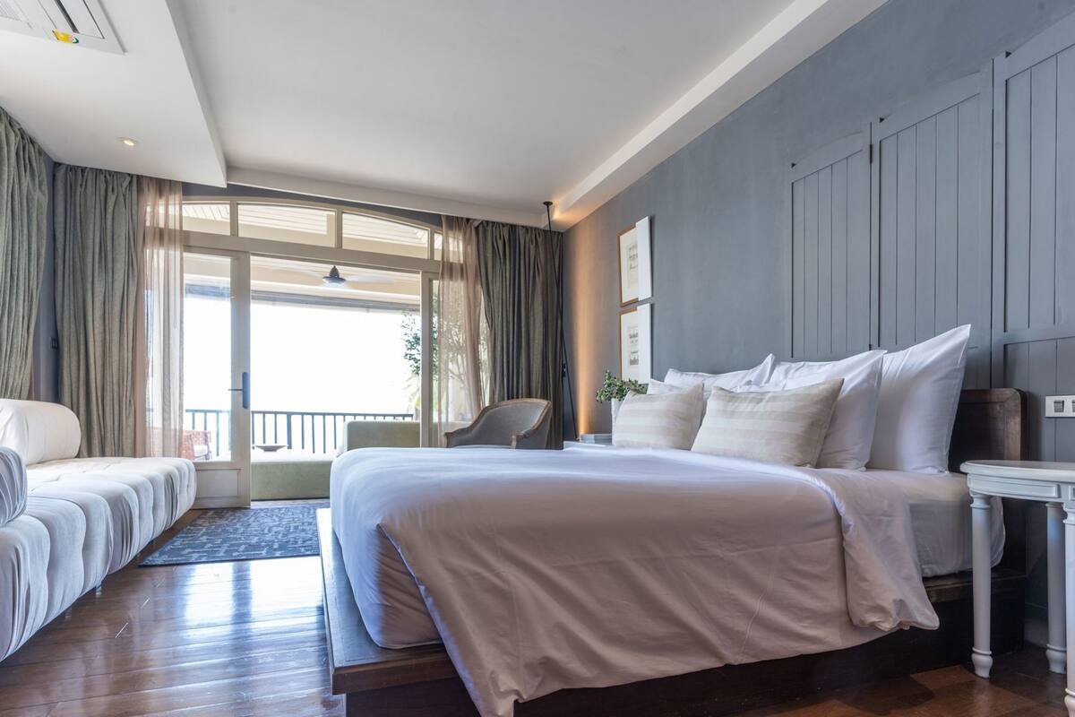 1 quarto, frigobar, individualmente decorados