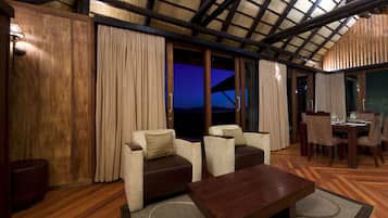 Quarto Superior | Minibar, cofre no quarto, secretária