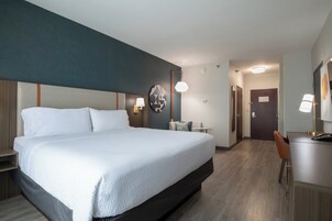 Roupas de cama antialérgicas, cofres nos quartos, escrivaninha